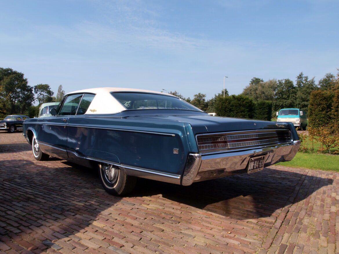 America’s Unrelenting Love Affair With the Automobile - Listening To ...